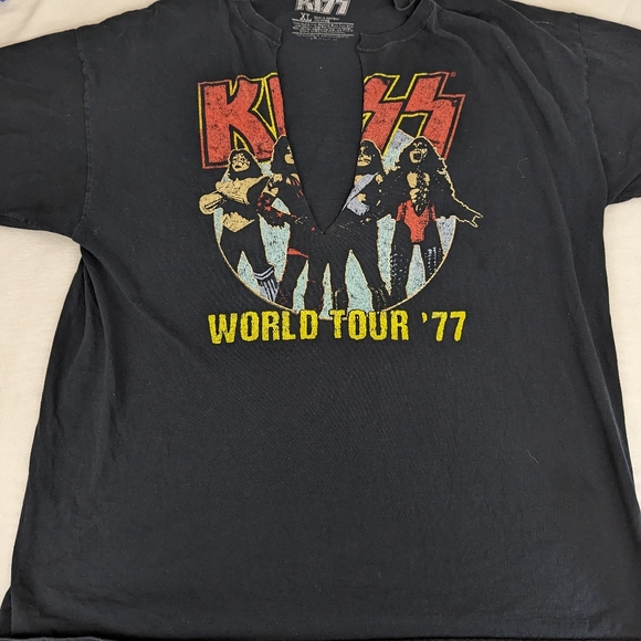 Kiss | Tops | Kiss World Tour 977 Featuring The Band With Bold Graphics ...